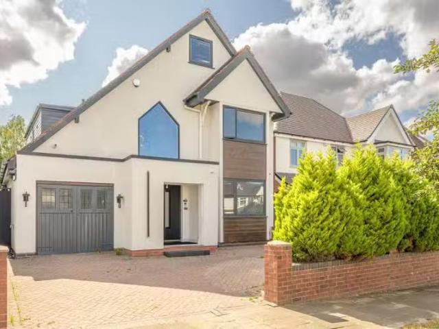 Nice 4 BA 4 bedroom detached house for rent in Ellesboro Road.