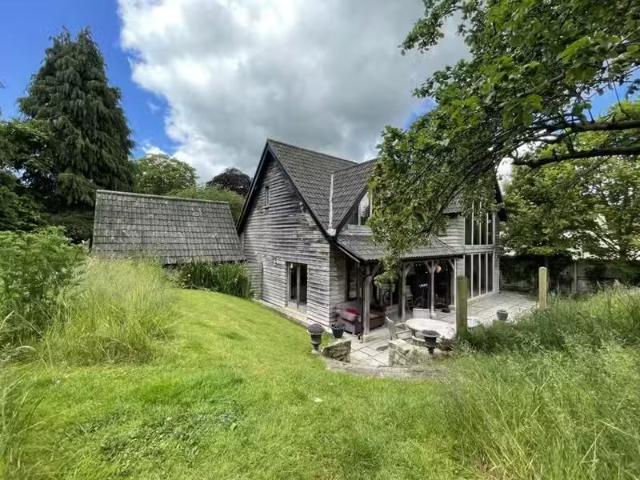 Cheap 4 BA 4 bedroom detached house for rent in Horton Hill, H.