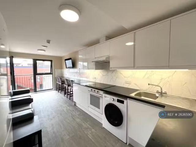 Charming 4 BA 4 bedroom flat for rent in Hepburn Road, Bristol.