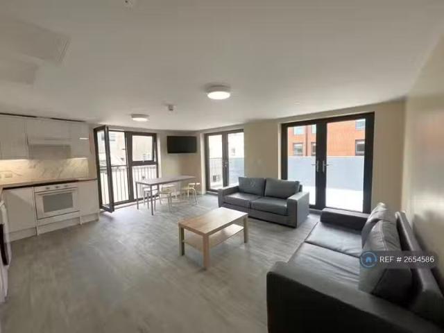 New 4 BA 5 bedroom flat for rent in Stokes Croft, Bristol, BS2