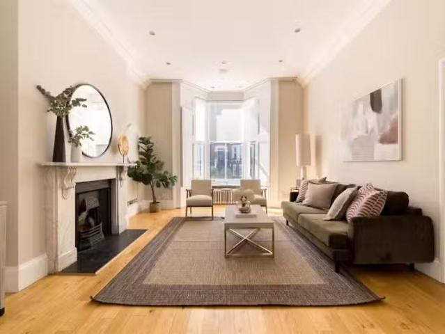 Just in! 4 BA 5 bedroom property to let in Steeles Road, Belsi.