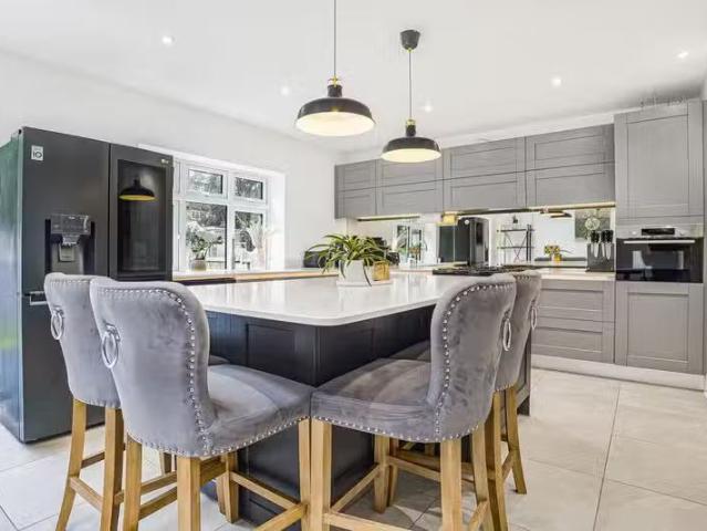 Just in! 4 BA 5 bedroom semi detached house for rent in Hilda.