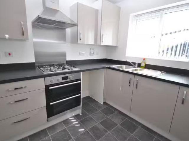 New 4 bedroom detached house for rent in Cadet Drive, Shirley.