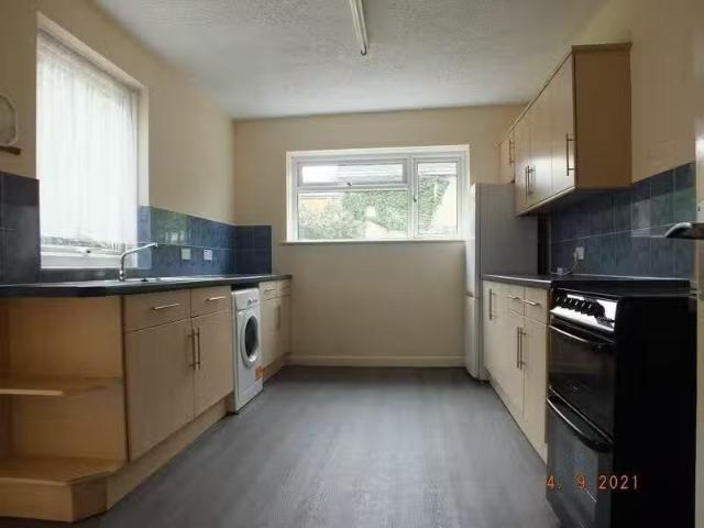 For Rent! 4 bedroom detached house for rent in Alton Road, Wal.