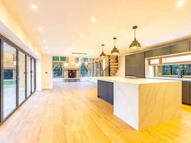 For Rent! 4 bedroom detached house for rent in Drop Lane, Bric.