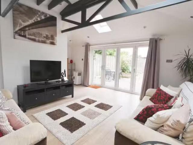 Just in! 4 bedroom detached house for rent in Passage Road, Br.