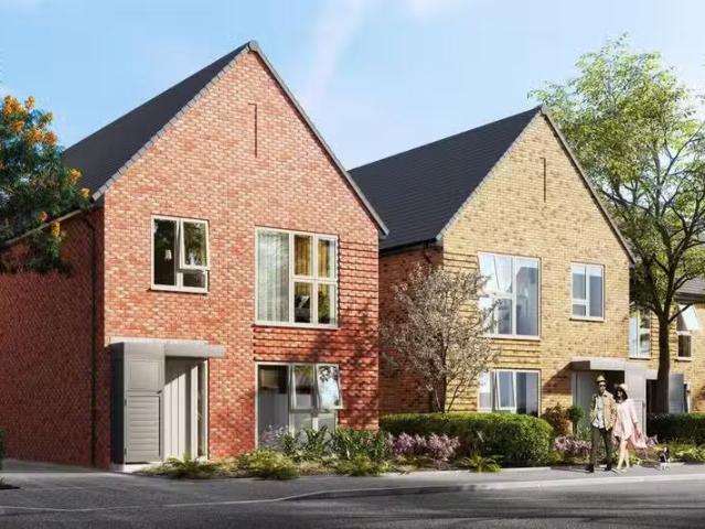 Charming 4 bedroom detached house for rent in Windrow Close, B.