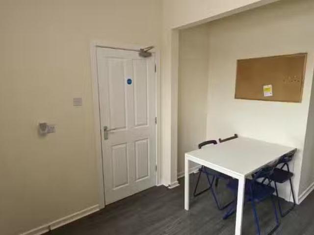 Nice 4 bedroom flat for rent in Aughton Street, Ormskirk, L39