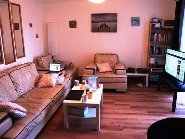 Cozy 4 bedroom house share for rent in Netherfield Road South.