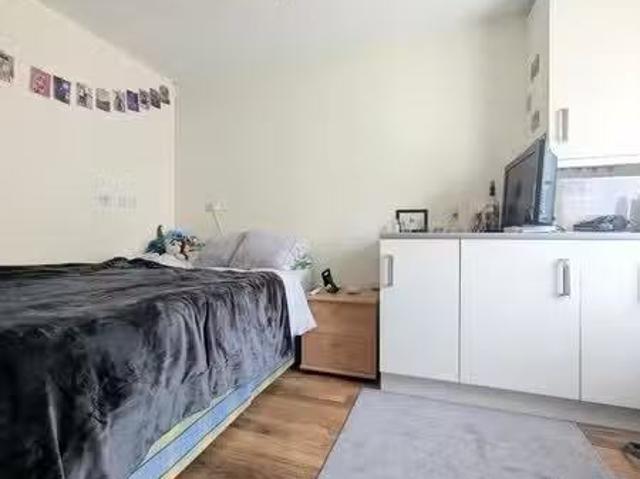 For Rent! 4+ bedroom house to rent in Wallshut Wood, Bristol.