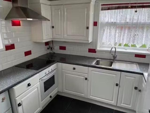 Charming 4 bedroom semi detached house for rent in Kelynmead R.