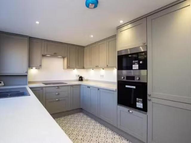Cheap 4 bedroom town house for rent in Carr Road, Darwen, BB3