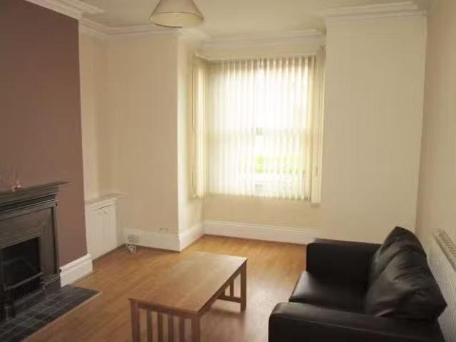 Cheap 4 bedroom terraced house for rent in Harborne Park Road.