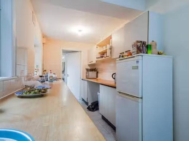 Rental! 4 bedroom terraced house for rent in Winnie Road, Sell.