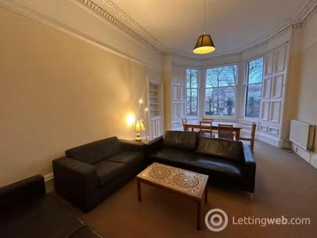 Cozy 4 BR Property to rent in 1f1 WARRENDER PARK ROAD, EDINB.