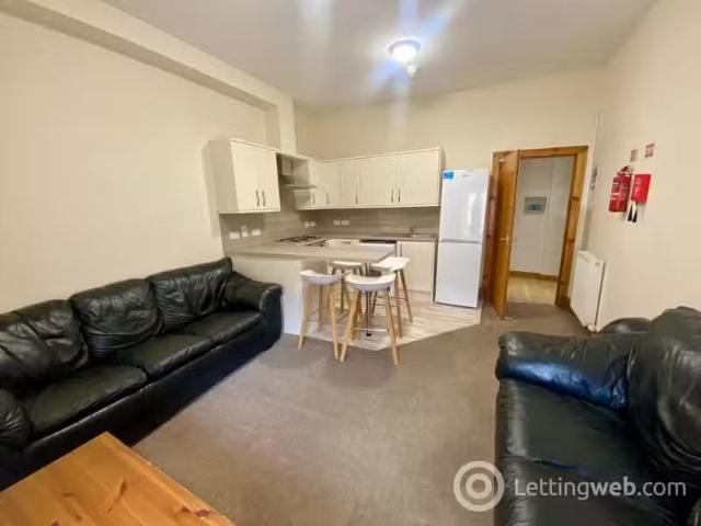 Just in! 4 BR Property to rent in 62 Seagate, Dundee City Cen.