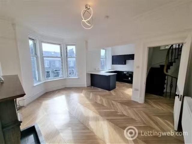 Just in! 4 BR Property to rent in Osborne Place, West End, Abe.