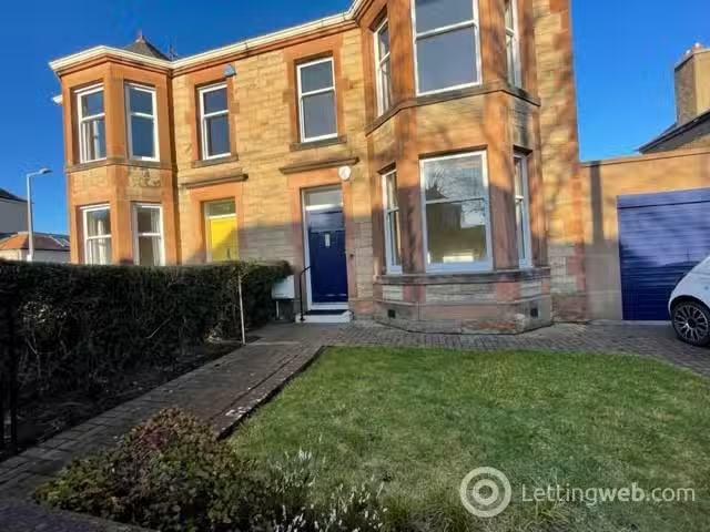 Cozy 4 BR Property to rent in Lussielaw Road, Edinburgh, EH9 3BX