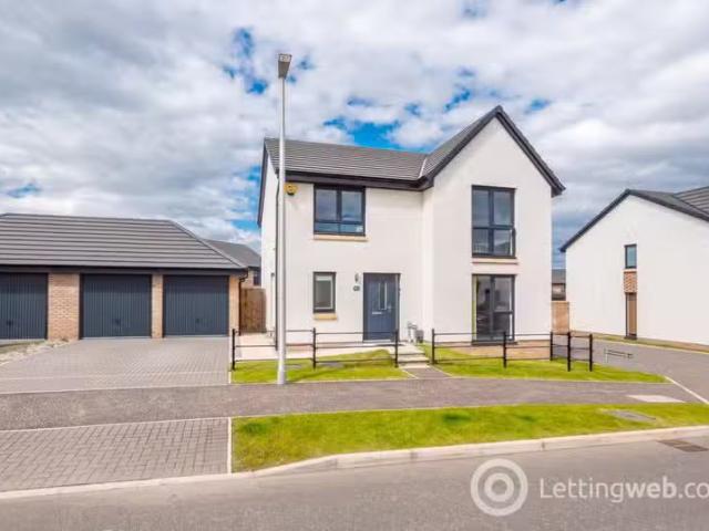 Charming 4 BR Property to rent in Meadowsweet Drive, Edinburgh.