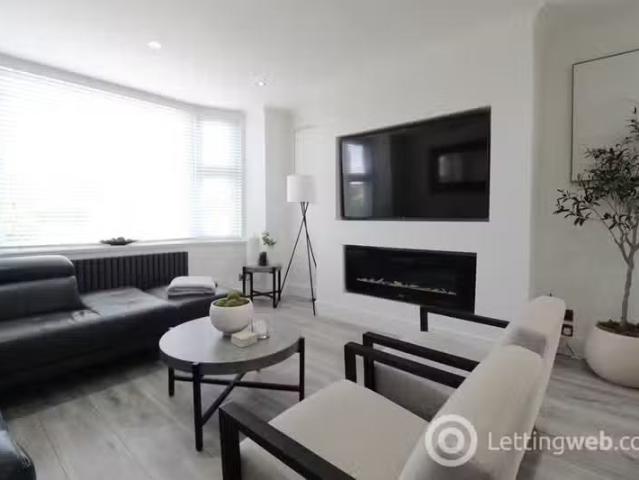 Cozy 4 BR Property to rent in Rosehill Drive, Aberdeen, AB24
