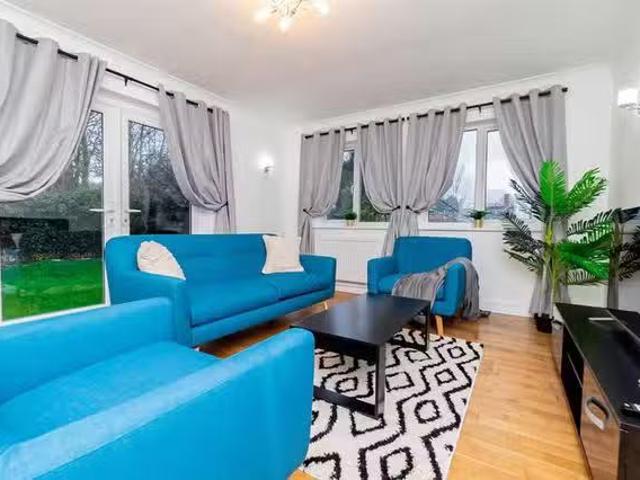 Just in! 4 BR William Smith Close