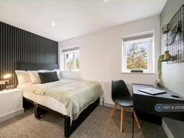 Unique 5 BA 1 bedroom house share for rent in Broadfield Road.