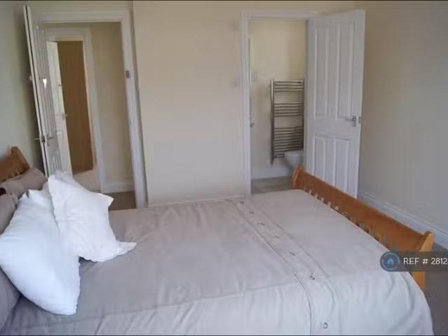 Cozy 5 BA 1 bedroom house share for rent in Clinton Terrace, T.