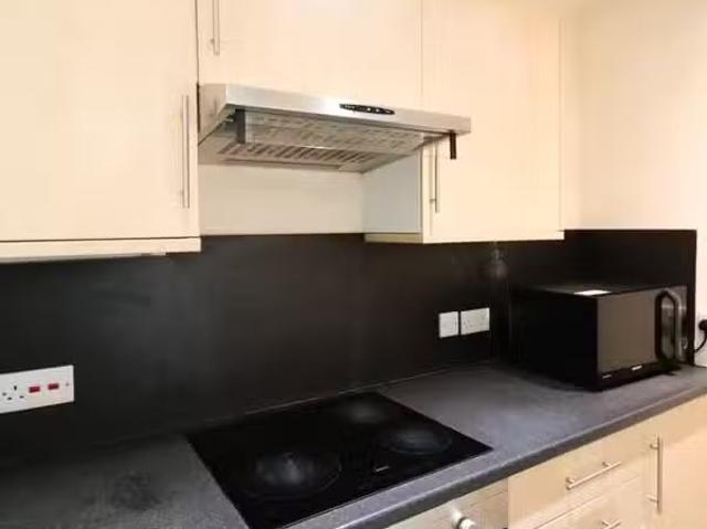 Cheap 5 bedroom flat for rent in Cambridge Park, Bristol, BS6