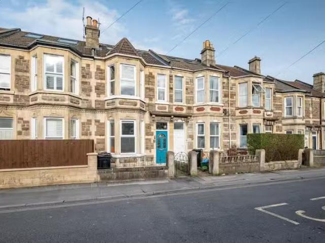 Cozy 5 bedroom house for rent in Cynthia Road, Bath, BA2