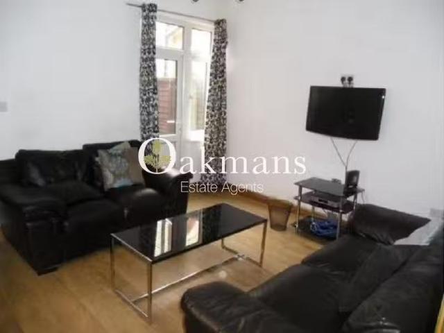 Charming 5 bedroom house for rent in Warwards Lane, Birmingham.