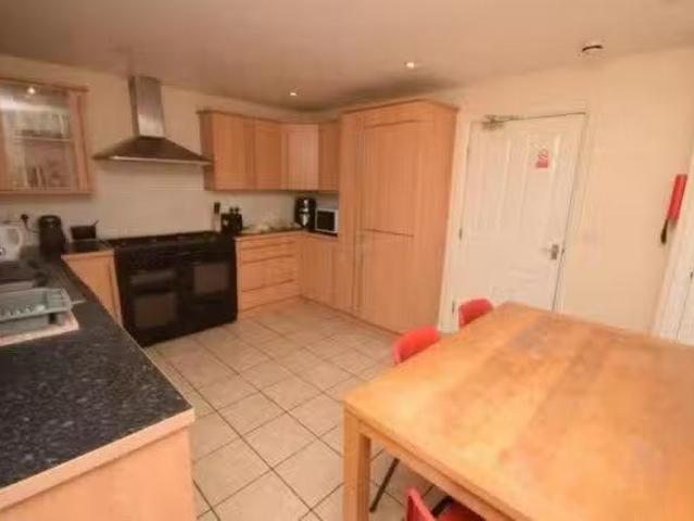Nice 5 bedroom house share for rent in Errington Close, AL10