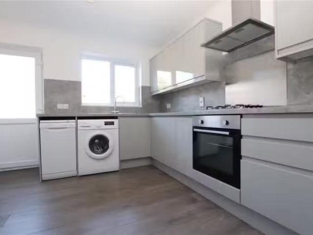 For Rent! 5 bedroom terraced house for rent in Linley Close, B.