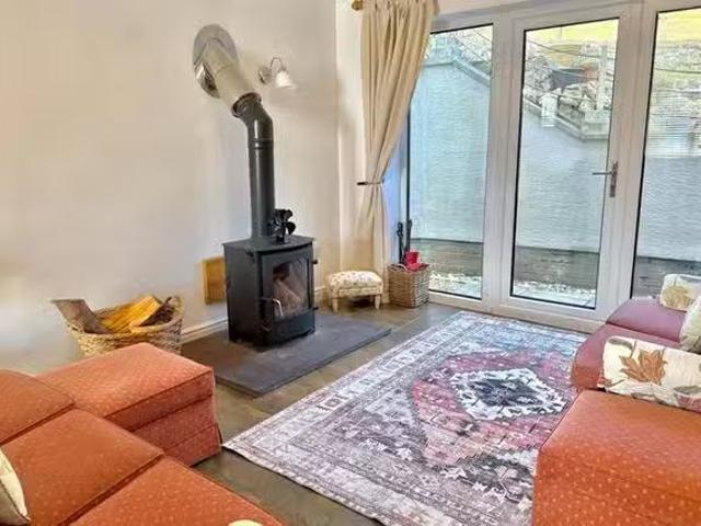 New 5 BR Applegrove