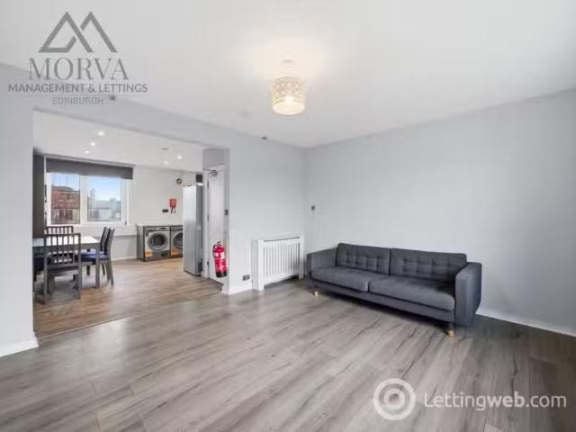 Cozy 5 BR Property to rent in Sighthill Crescent, Edinburgh, E.