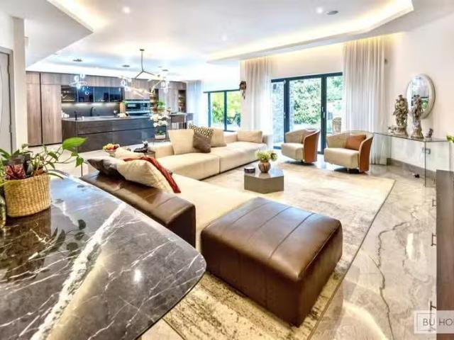 Nice 6 BA 7 bedroom detached house for rent in Silhill Hall Ro.