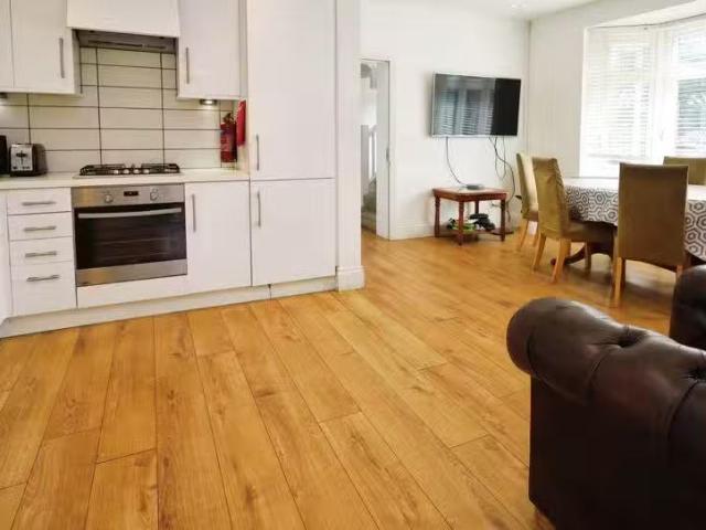 Cozy 6 bedroom detached house for rent in Lydford Road, Bourne.