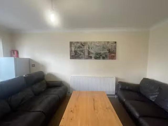 Cozy 6 bedroom house for rent in 6 bedroom Semi Detached House.