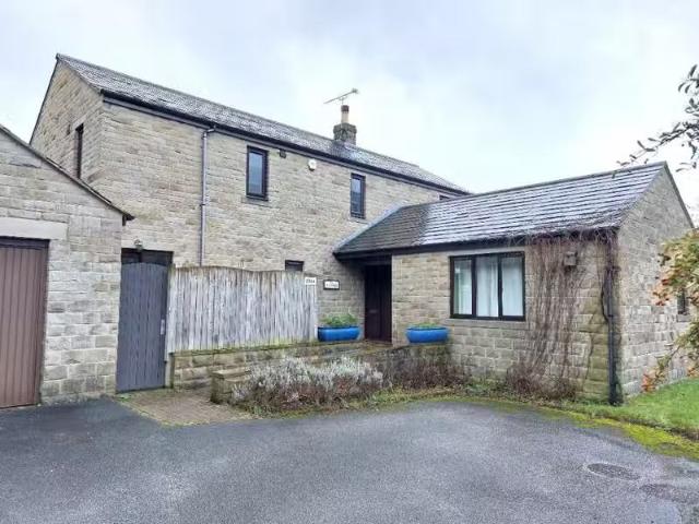 Cheap 6 bedroom house share for rent in Barkerend Road, Bradfo.