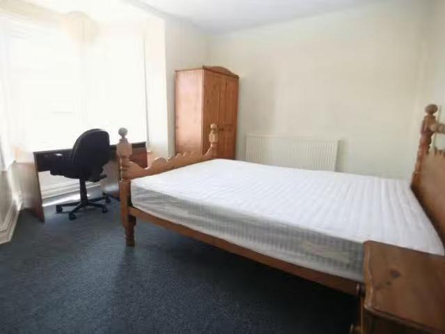 Cozy 6 bedroom terraced house for rent in Victoria Road, Bourn.