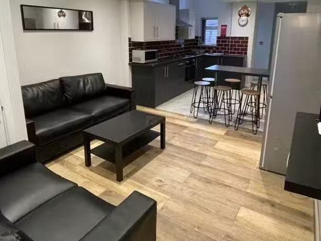 Rental! 7 BA 7 bedroom terraced house for rent in Alton Road.