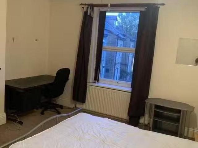 Unique 7 bedroom house share for rent in Laisteridge lane, BD7
