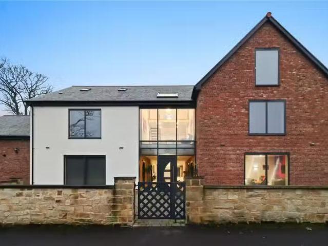 Deal! 8 BA 8 bedroom Detached House to rent, Belford Close, Su.
