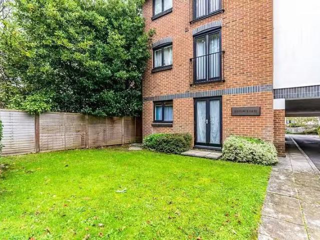 Cozy 1 BA Flat to rent, Banister Road, Southampton, SO15 £800.