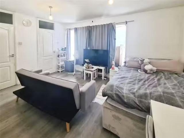 Cheap 1 BA Flat to rent, Shirley Road, Southampton, SO15 £800.
