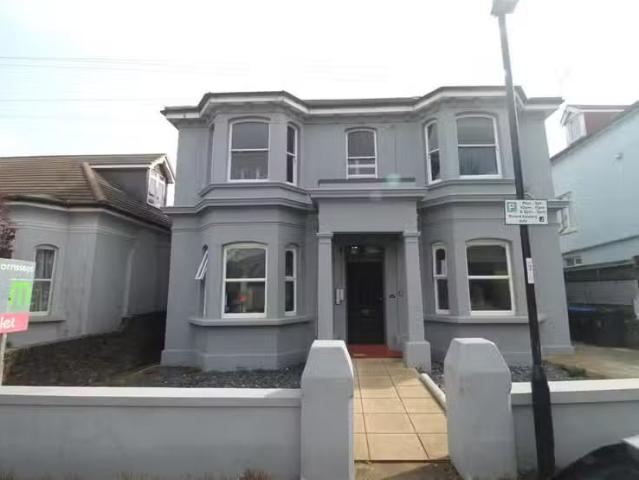 Cheap 1 BA House share for rent in Oxford Road, Worthing, West.