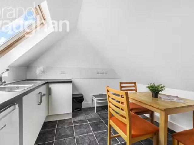 For Rent! 1 BA House share for rent in person Road, Brighton.