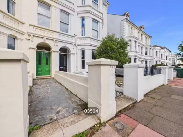 Cheap 1 BA Property for rent in Westbourne Villas, Hove, East.
