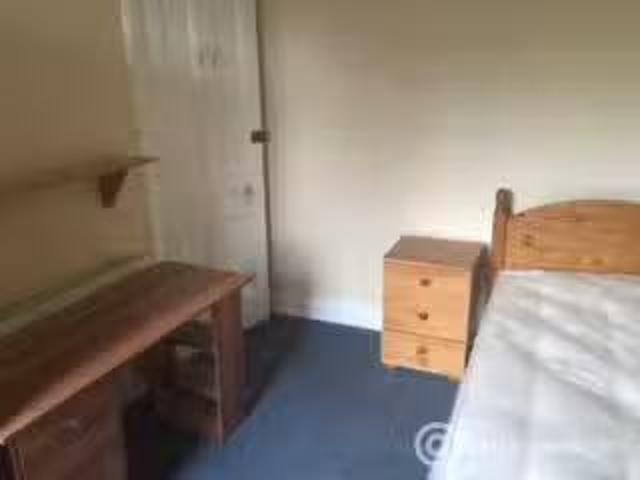 Cheap 1 BA Property to rent in BEDSIT MORNINGSIDE ROAD