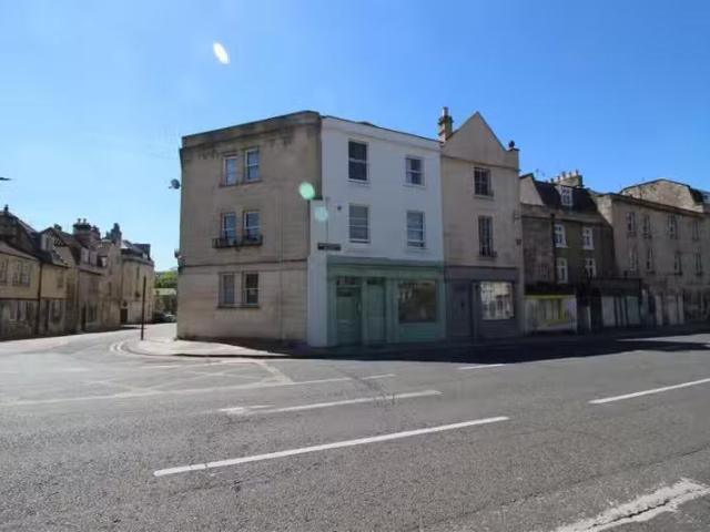 Cheap 1 BA Studio flat for rent in Monmouth Place, City Centre.