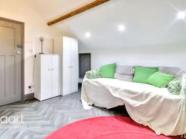 Rental! 1 BA Studio flat for rent in Baytree Road, Weston supe.